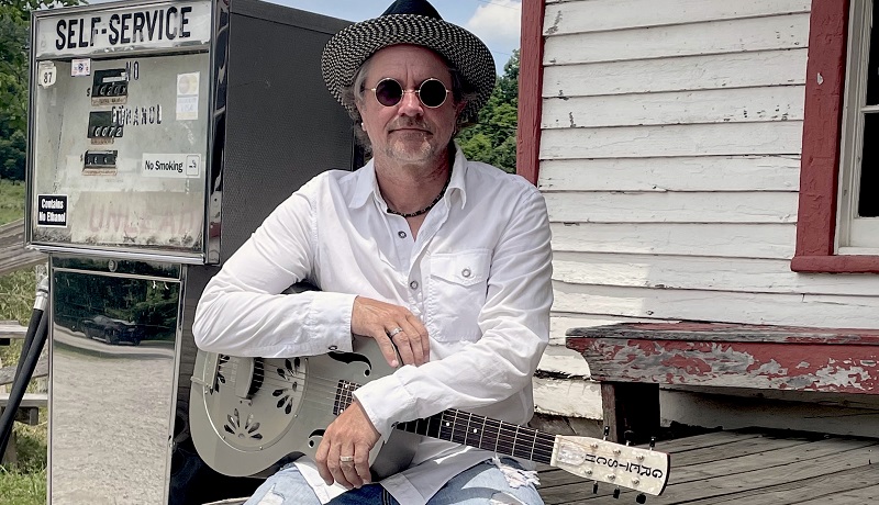 Track Premiere: Bill Filipiak “Fearing The Dawn” – Americana UK