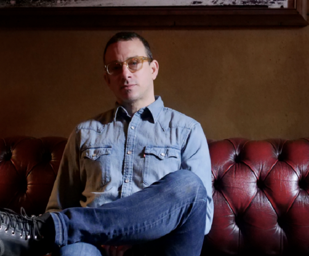 Video: Sam Barron “Karaoke Queen” – Americana UK