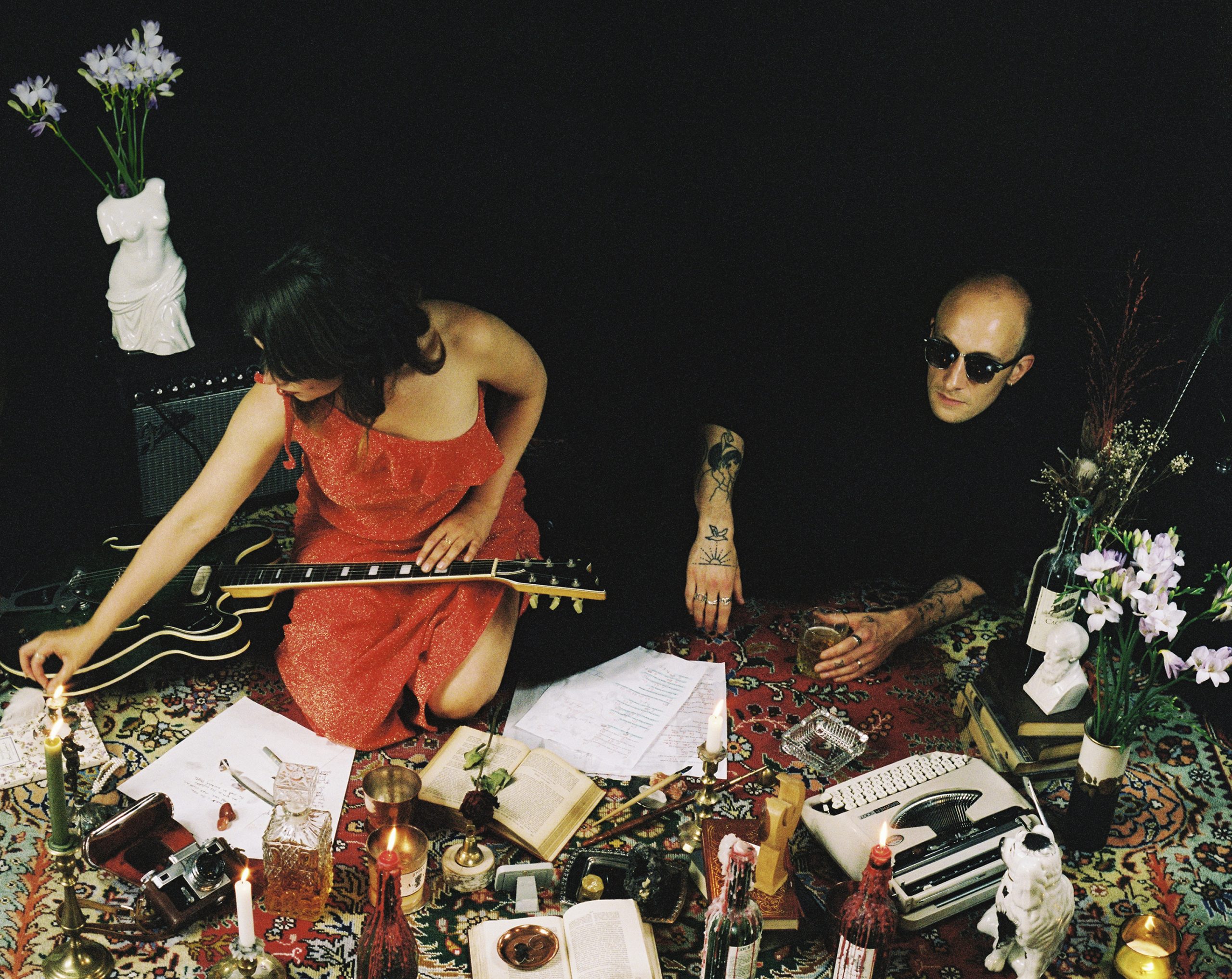 Video: The Underground Youth & Laura Carbone “Crying” – Americana UK