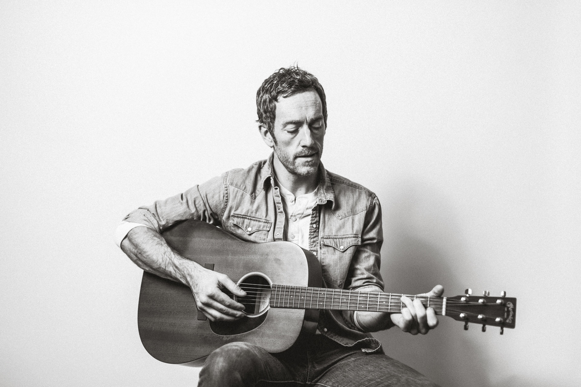 Video Premiere: Alex Dunn “Me and the Lady” – Americana UK