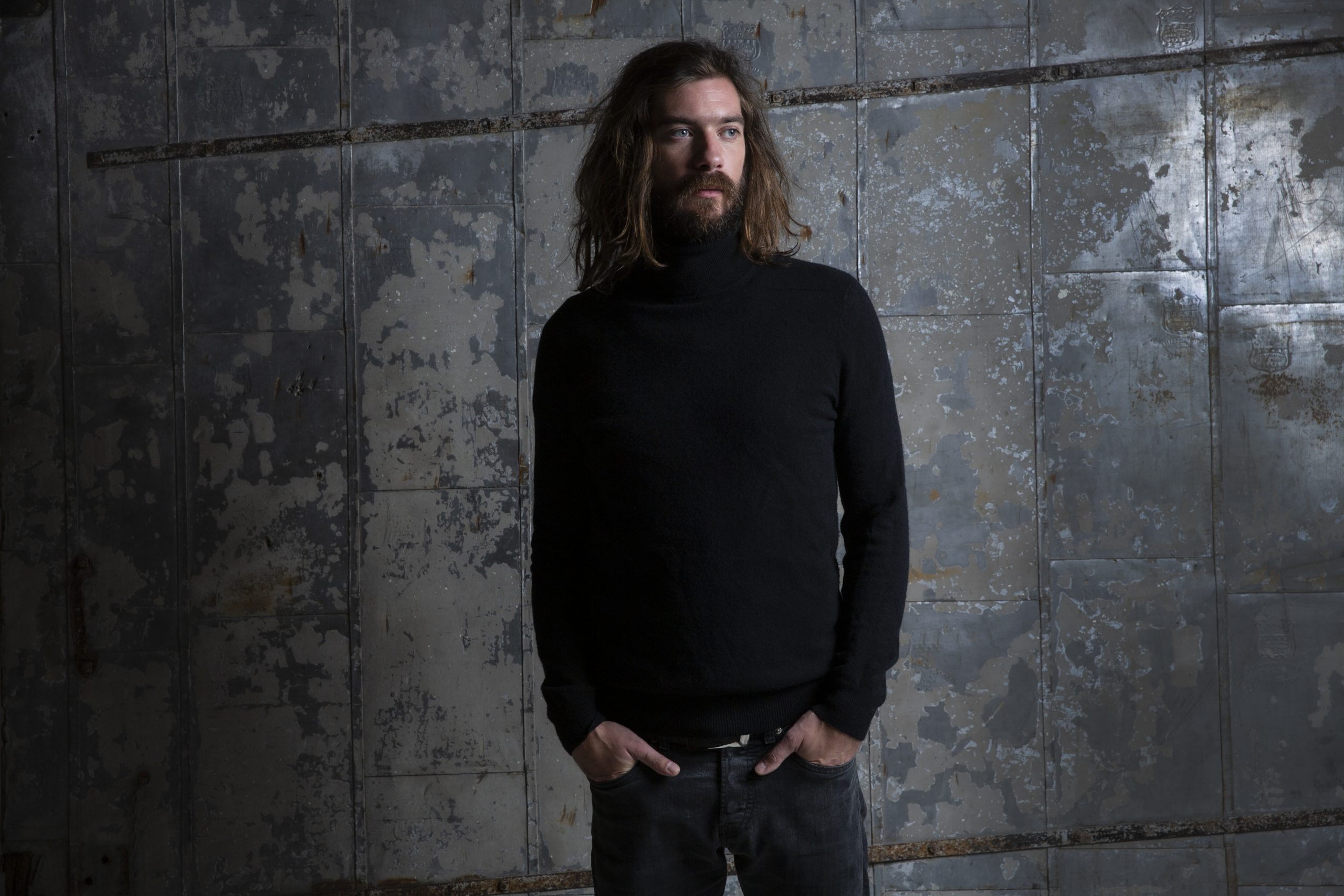 Video: Jack Broadbent “Midnight Radio” – Americana UK