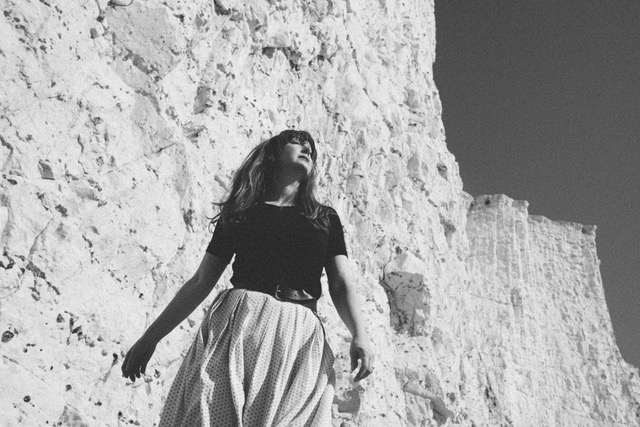 Video Premiere: Kate Ellis “The Other Side of the Street” – Americana UK