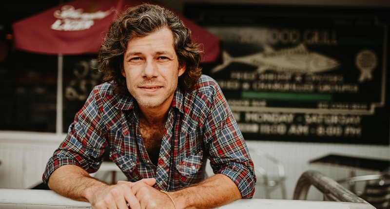 Track Premiere: Evan Barber “Jesus And The Kid” – Americana UK