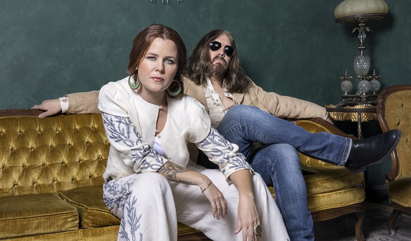 iskwē And Tom Wilson “Long Way Down” – prelude to a new album ...