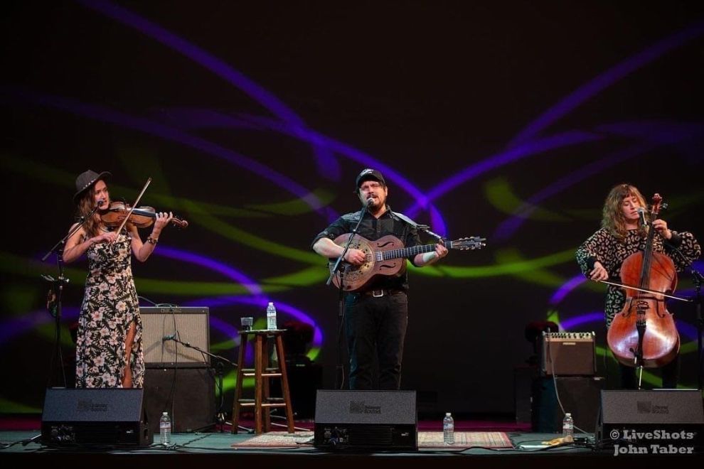 Video: The Sam Chase Trio “The Color of Bone” – Americana UK