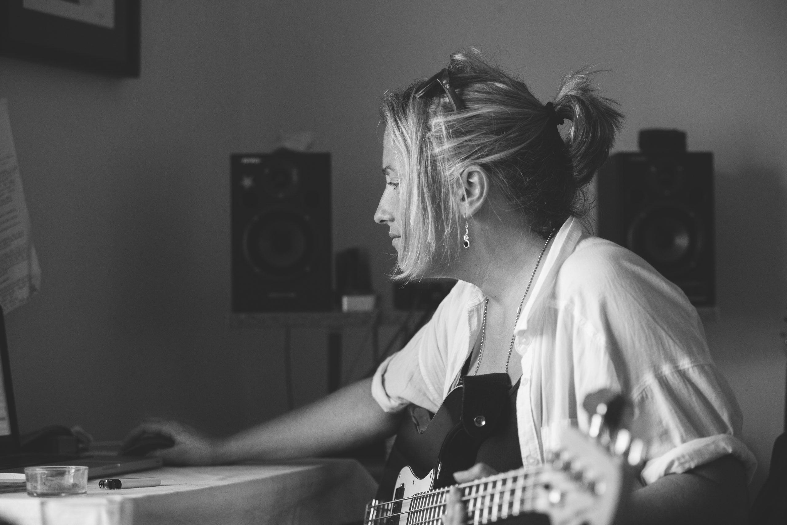 AUK’s Chain Gang: Maria Shiel “FiRE iN the SEA” – Americana UK