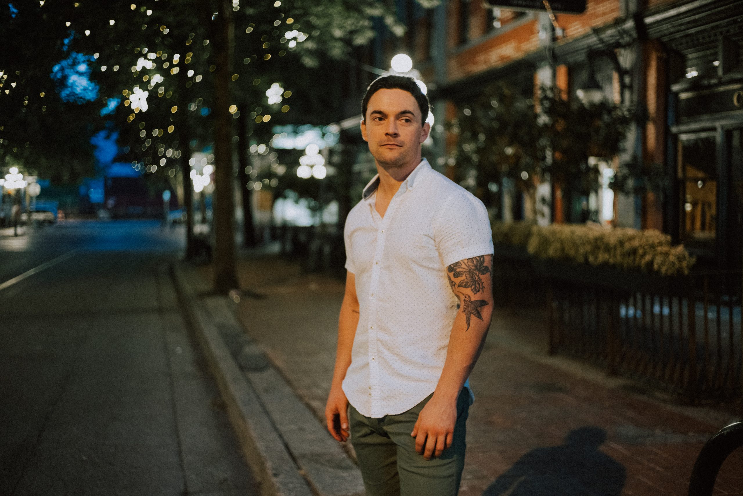 Exclusive AUK Mini-Gig: Joshua Hyslop – Americana UK