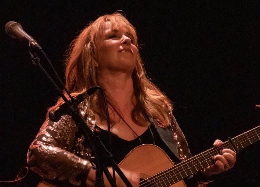 Gretchen Peters announces new album “The Show: Live from the UK ...
