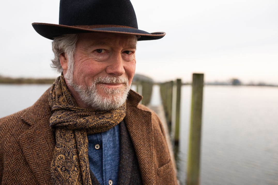 Video Premiere: Wyatt Easterling “Throw Caution to the Wind” – Americana UK