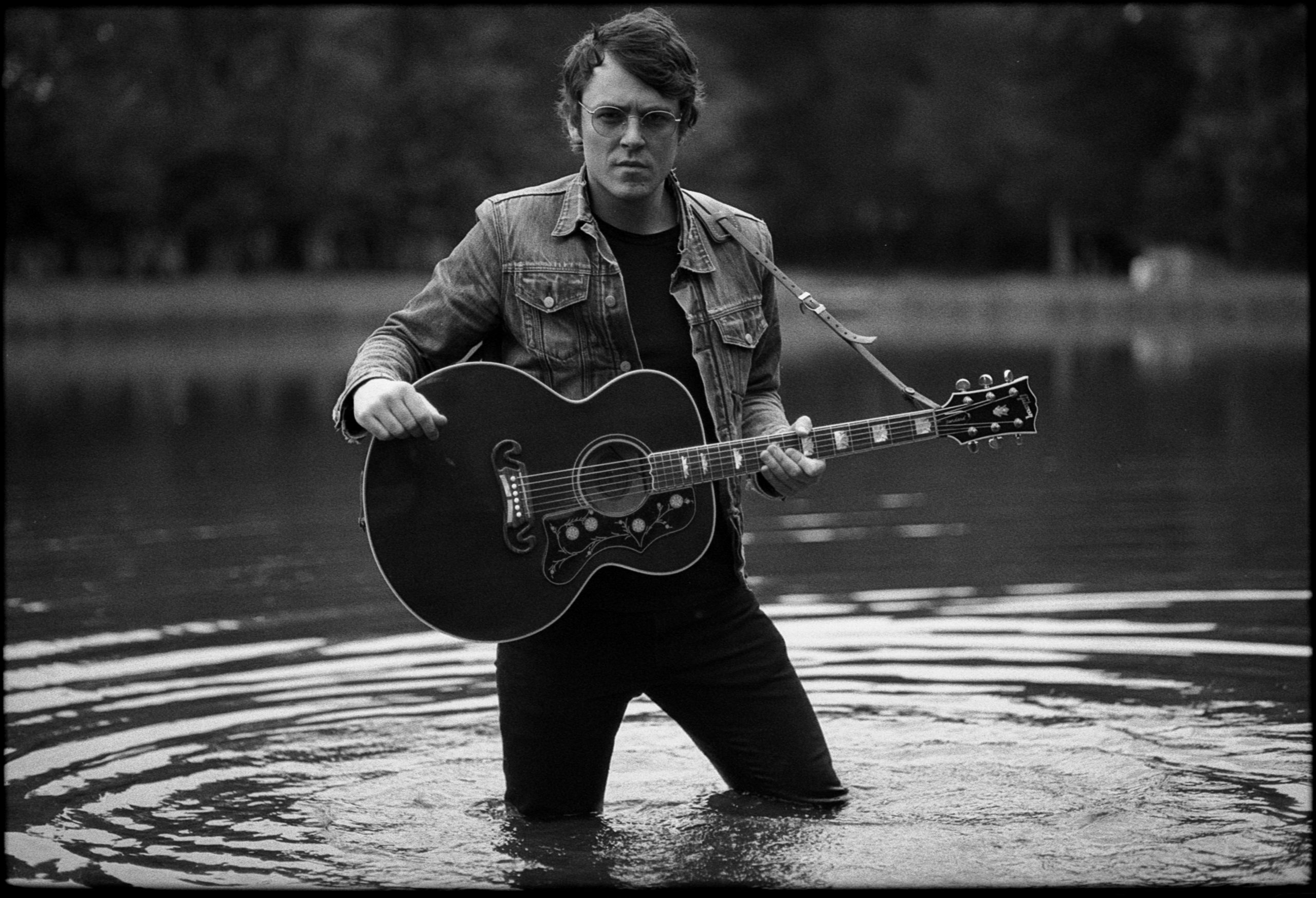 Video: Trapper Schoepp “Cliffs of Dover” – Americana UK