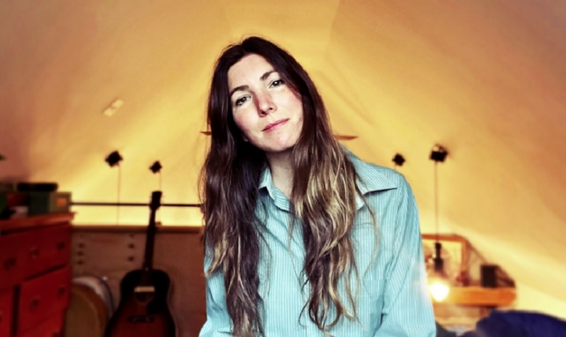 Anna Tivel “The Bell” – gorgeous gorgeous acoustic single – Americana UK