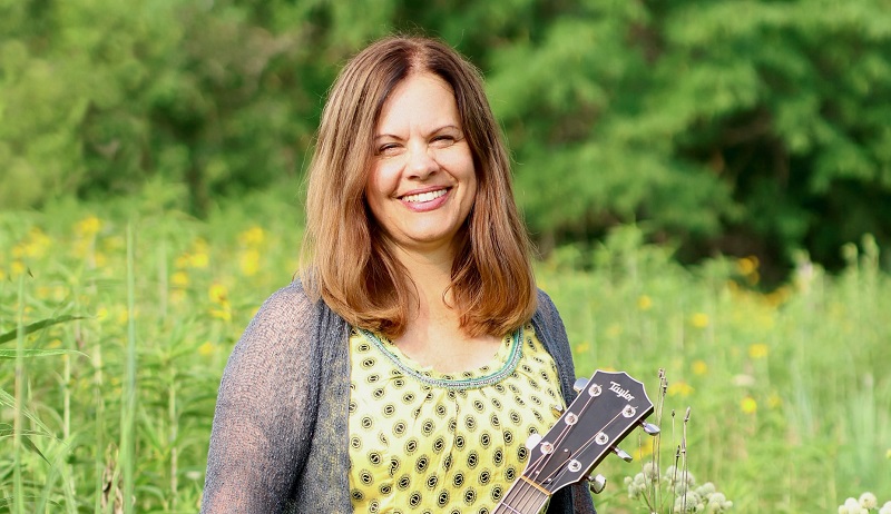 Track Premiere: Joy Zimmerman “If I Should Fall Behind” – Americana UK