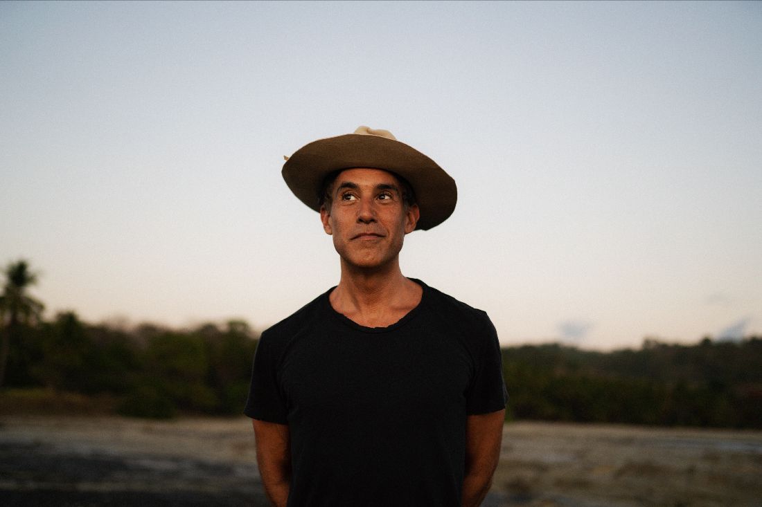 Interview: Joshua Radin on what the world is telling him – Americana UK