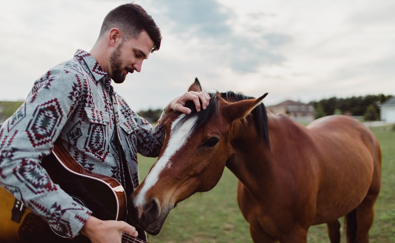 Track Premiere: Matthew Thomas “The Waiting Room” – Americana UK
