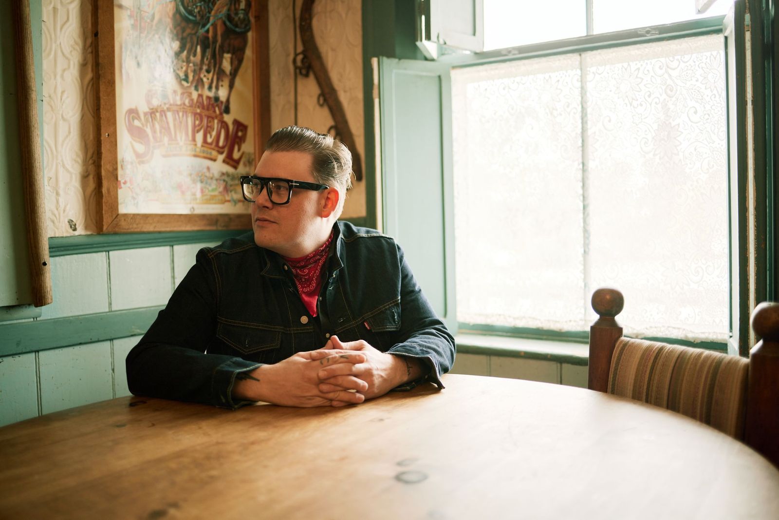 Video Premiere: Sean Burns “Souvenir” – Americana UK