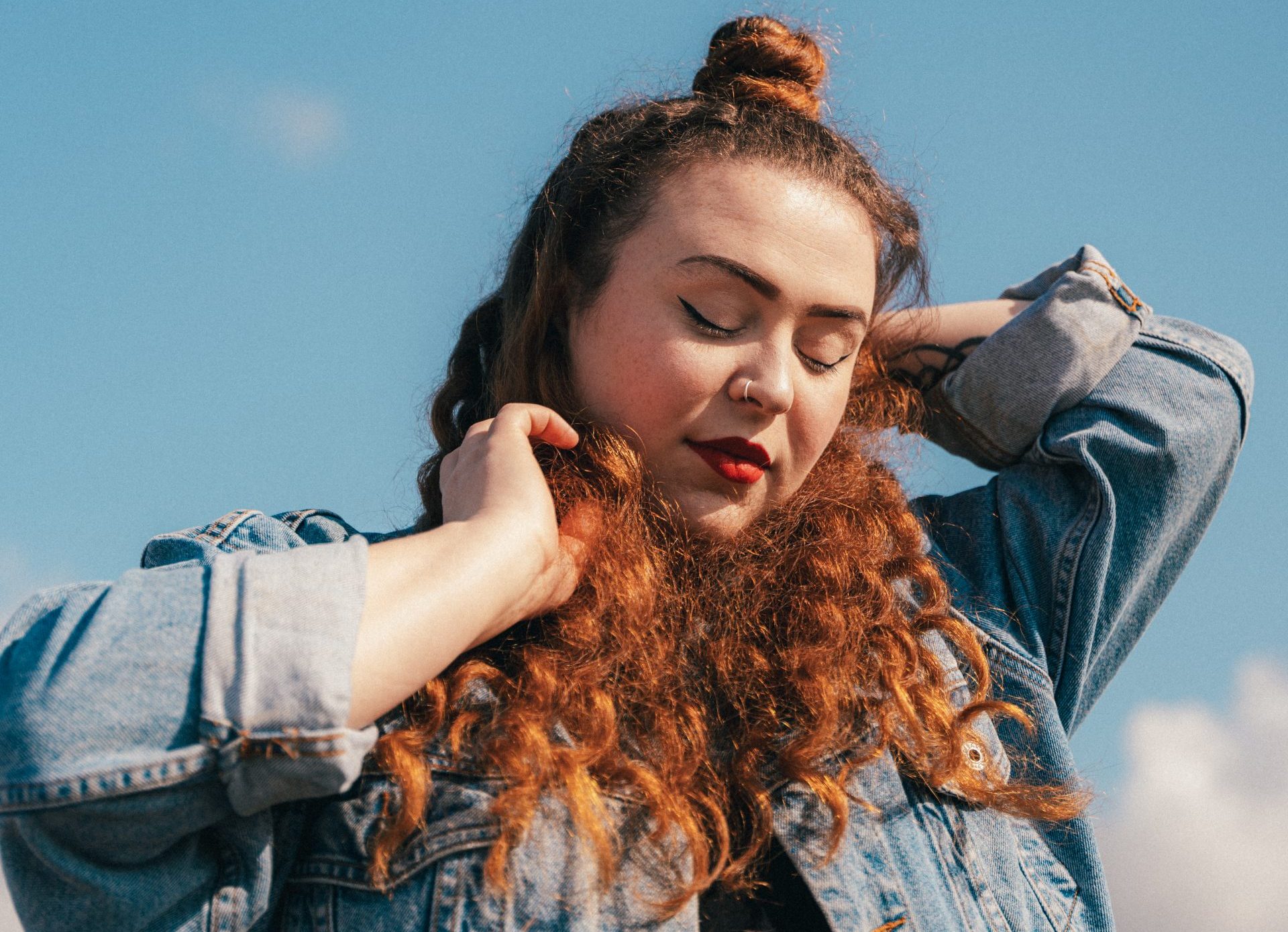 Video Premiere: Sam Jayne “Hell Out Here” – Americana UK