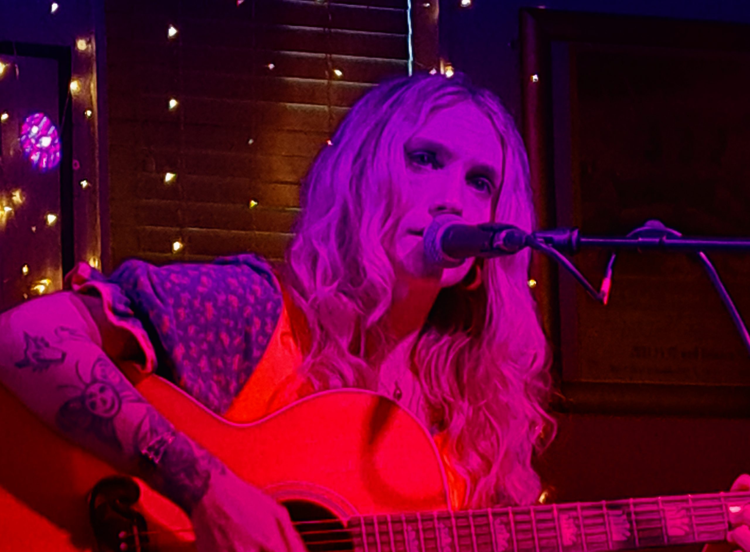 Live Review: Kassi Valazza + Eli Winter, Mono, Glasgow, 26th October ...