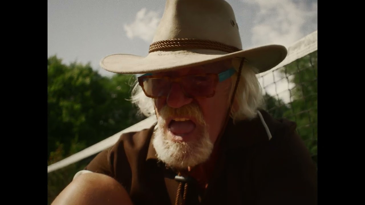 Video: Alex Nicol “Working on My Tan” – Americana UK
