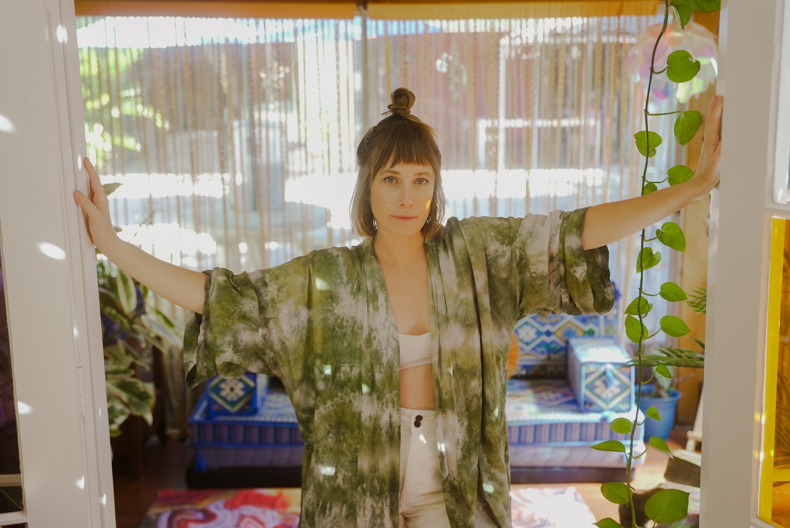 Video: Swimming Bell “For Al and Lee” – Americana UK