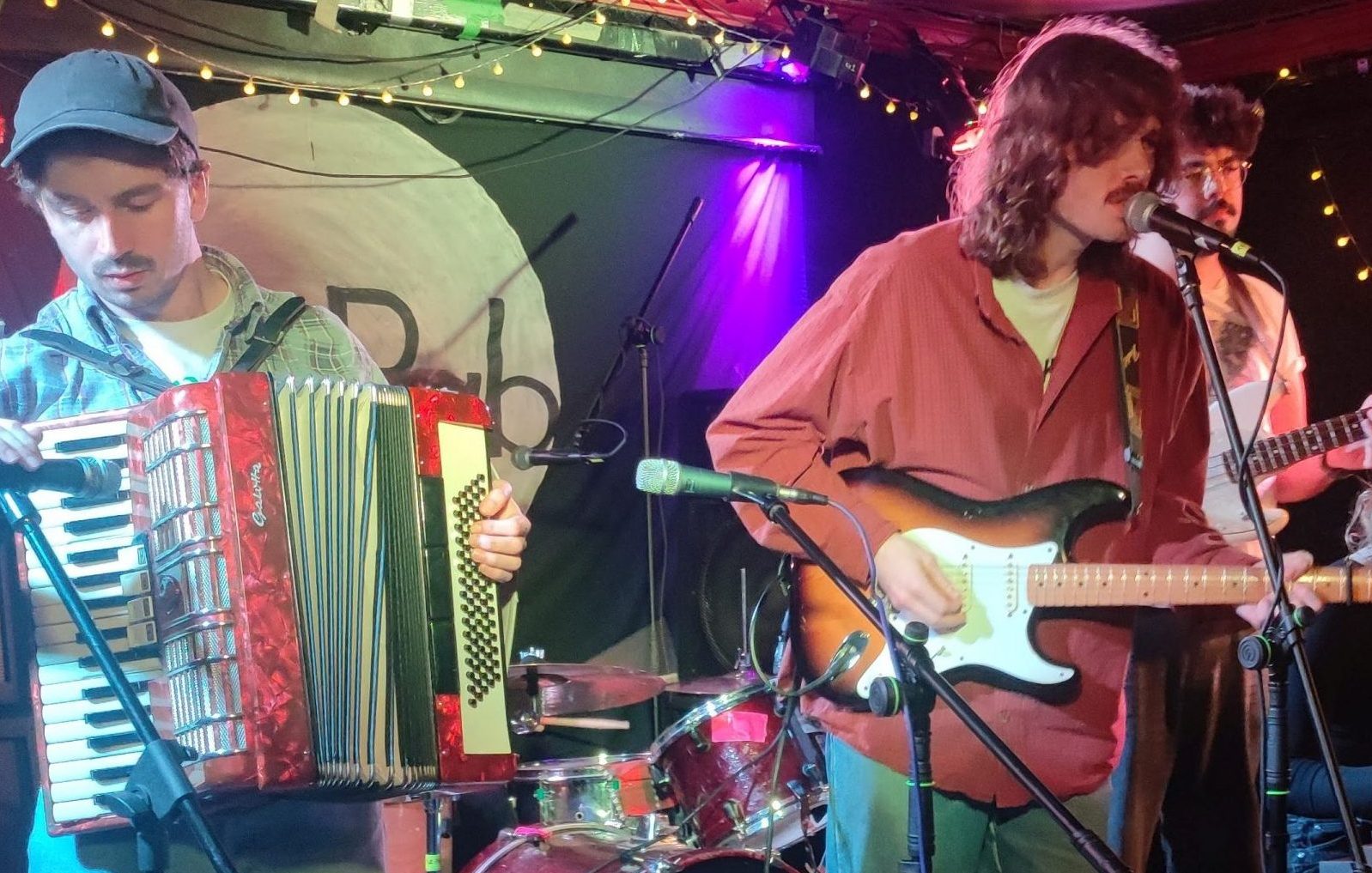 Live Review: Brown Horse + Pigeon Wigs + Ead Wood: Le Pub, Newport ...