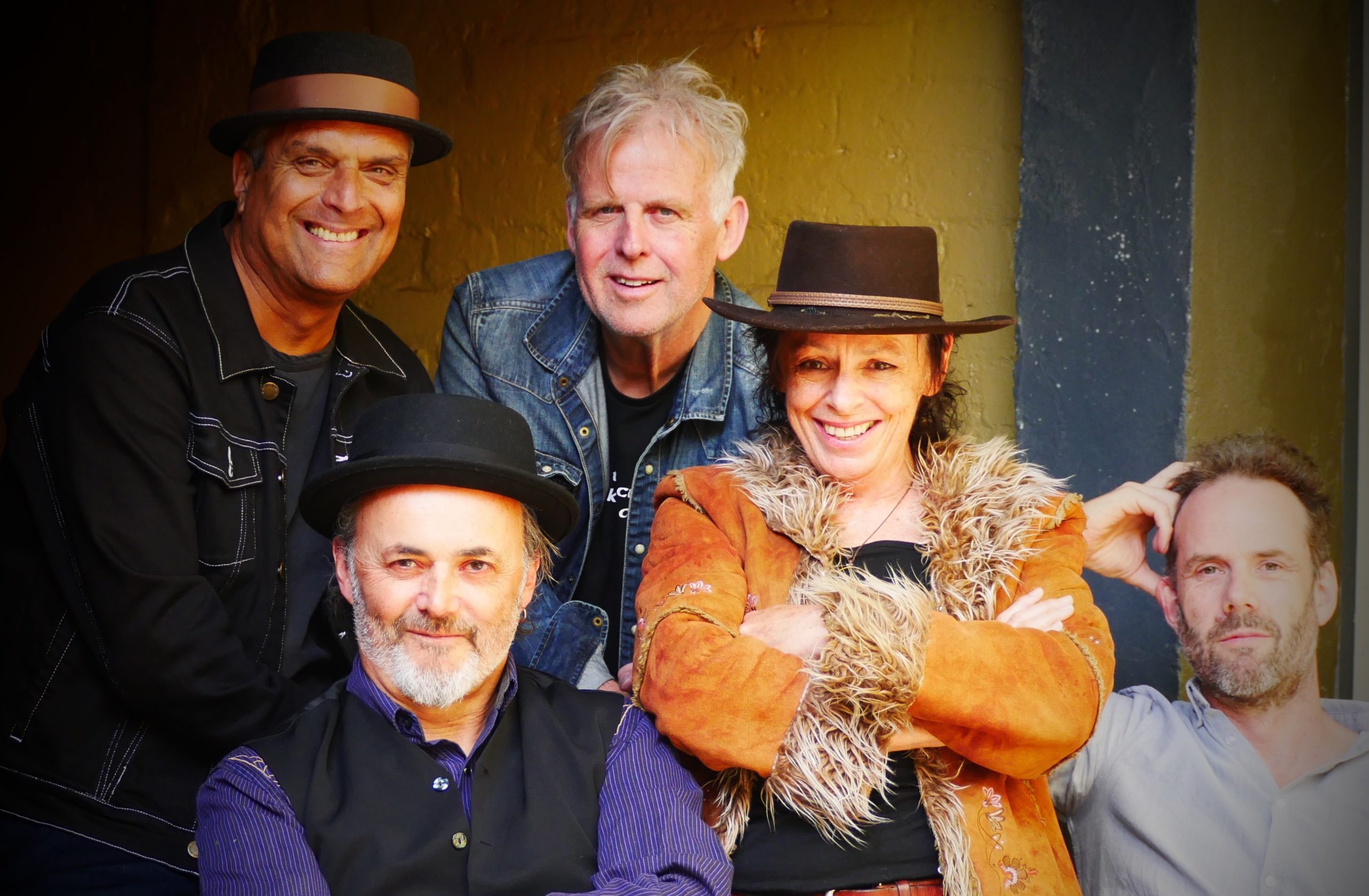Video Premiere: The Stetson Family “Dollar In My Hand” – Americana UK