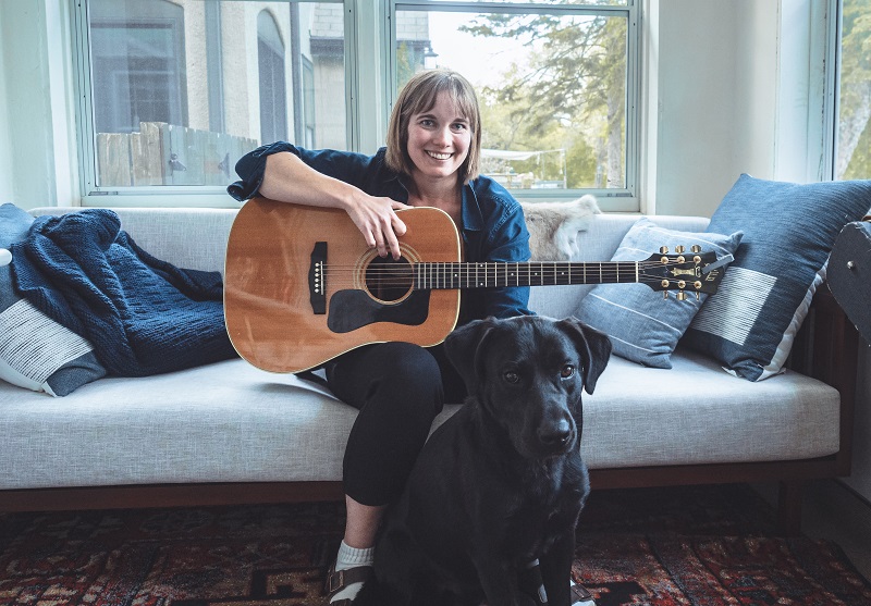 Track Premiere: Emily Haavik “DRIVE” – Americana UK