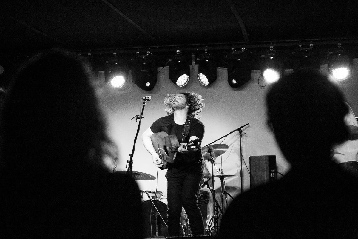 Exclusive AUK Mini-Gig: Kevin Daniel – Americana UK