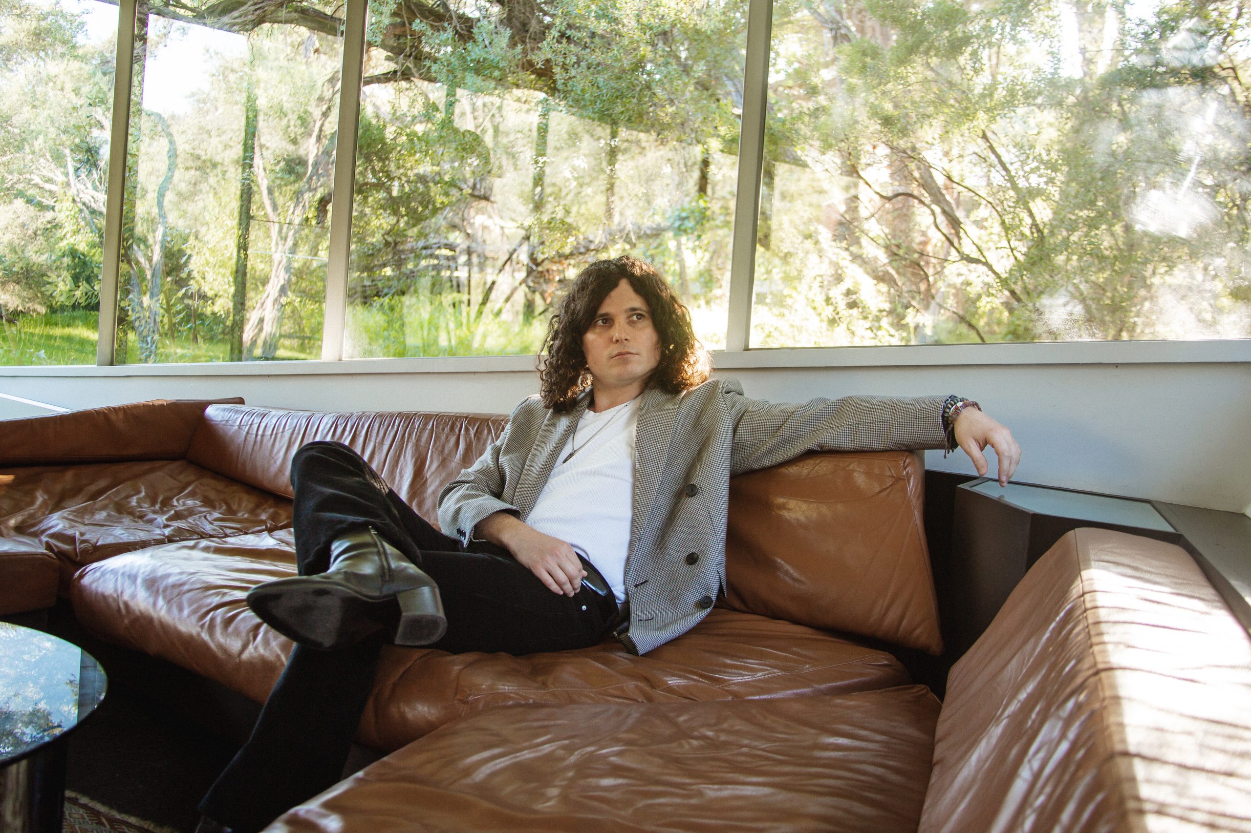 Video Premiere: Hamish Anderson “You’re Mine” (Stripped) – Americana UK