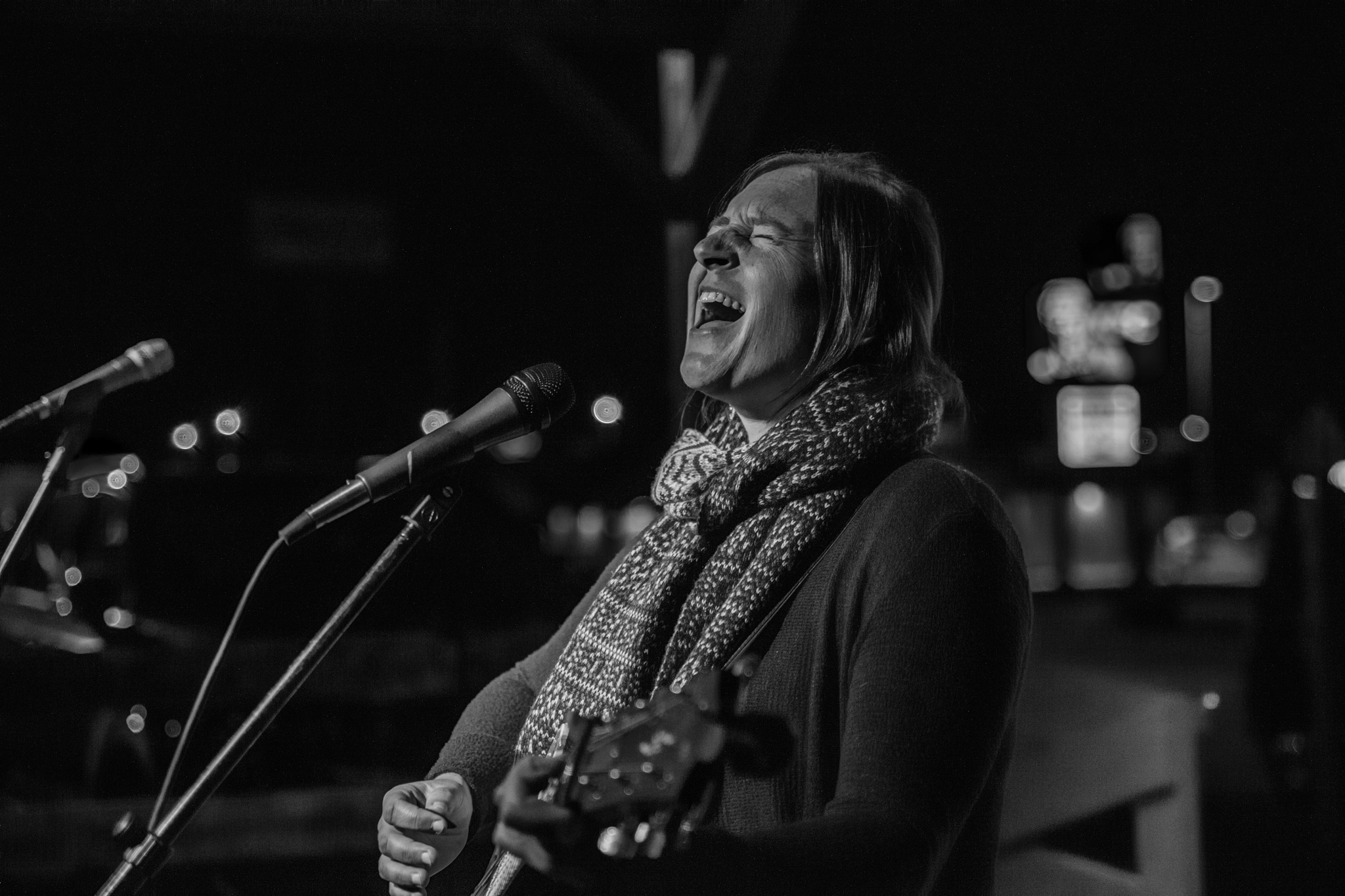 Exclusive AUK Mini-Gig: Megan Bee – Americana UK