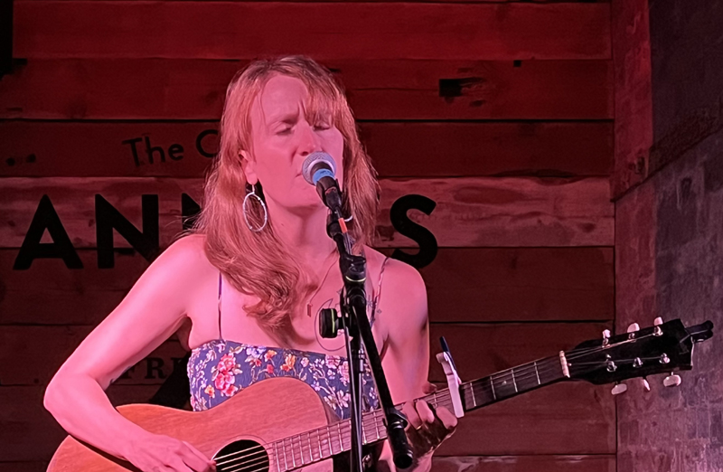 Live Review: Amanda Anne Platt + Hannah Kaminer, Annie’s Burger Shack ...