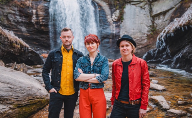 Folk Roundup – Michell, Pfeiffer & Kulesh, Harbottle & Jonas, Si Kahn ...