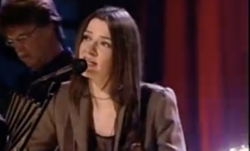 Classic Clips: Matraca Berg and the Nitty Gritty Dirt Band ‘Oh ...