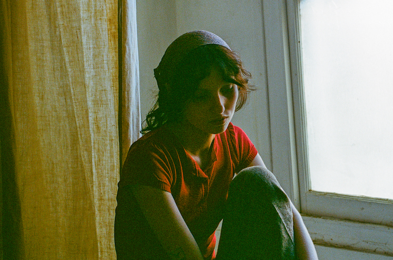 Video: Clara Mann “Remember Me (Train Song)” – Americana UK