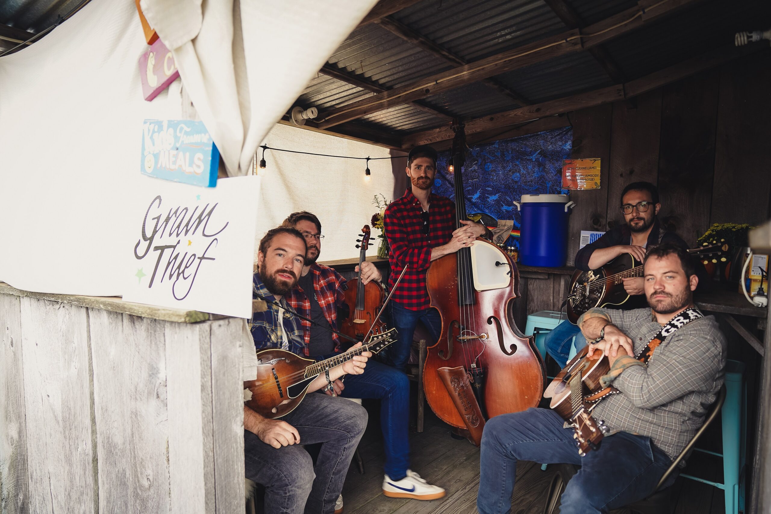 Video Premiere: Grain Thief “Tapawingo” – Americana UK