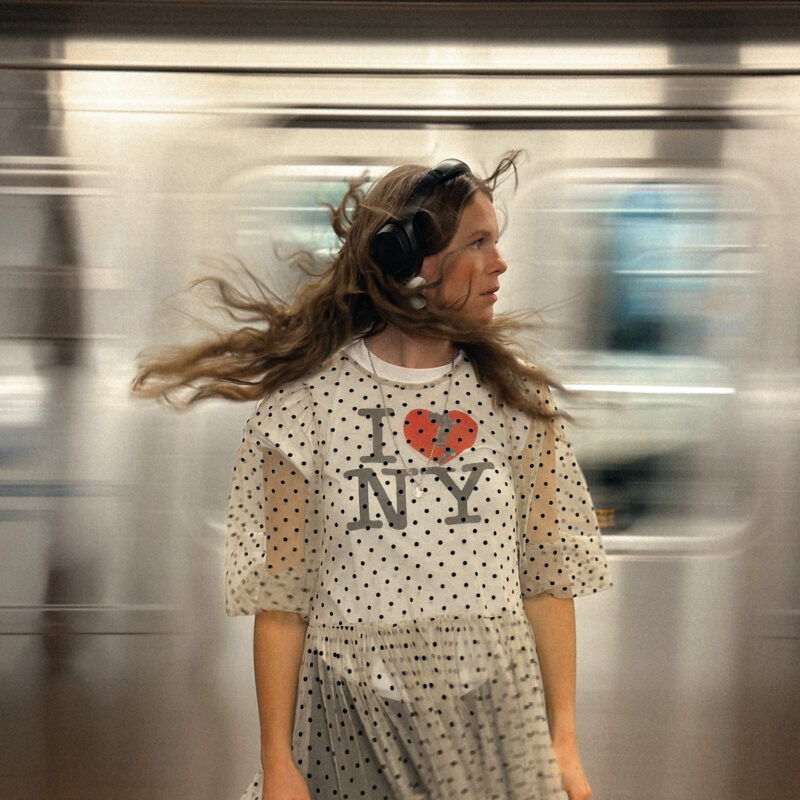 Holly Lovell “Hello Chelsea” – Americana UK