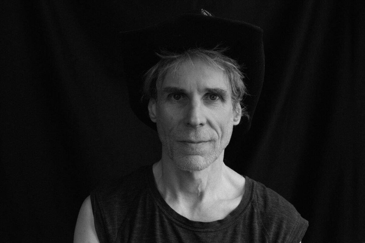 Video Premiere: Pat Carter “Barbed Wire” – Americana UK