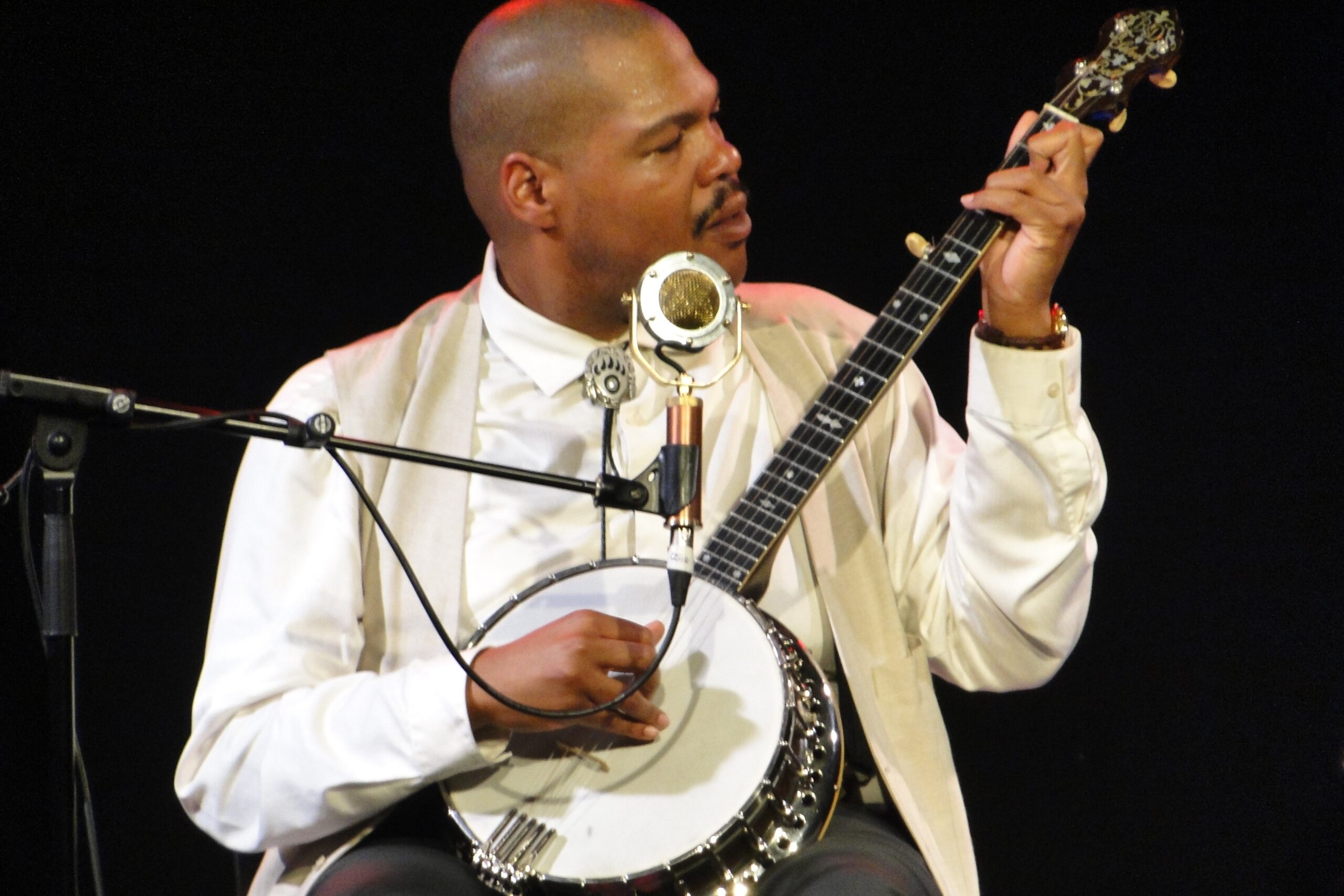 Live Review: Jerron Paxton, Cathedral Quarter Arts Festival, Belfast – 3rd May 2025 – Americana UK