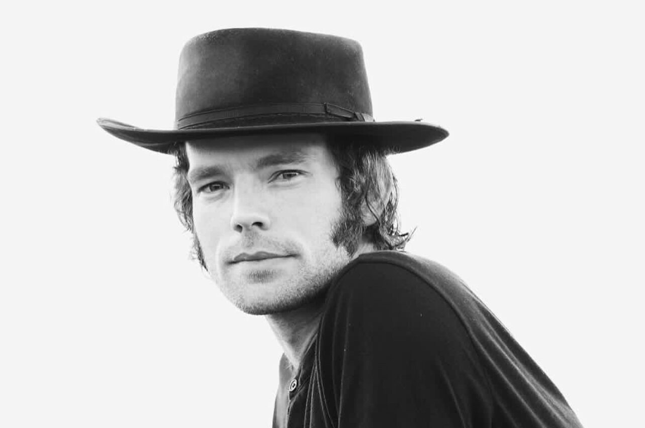 AUK Short Cuts: Tekla Waterfield & Jeff Fielder, The Division Men ...