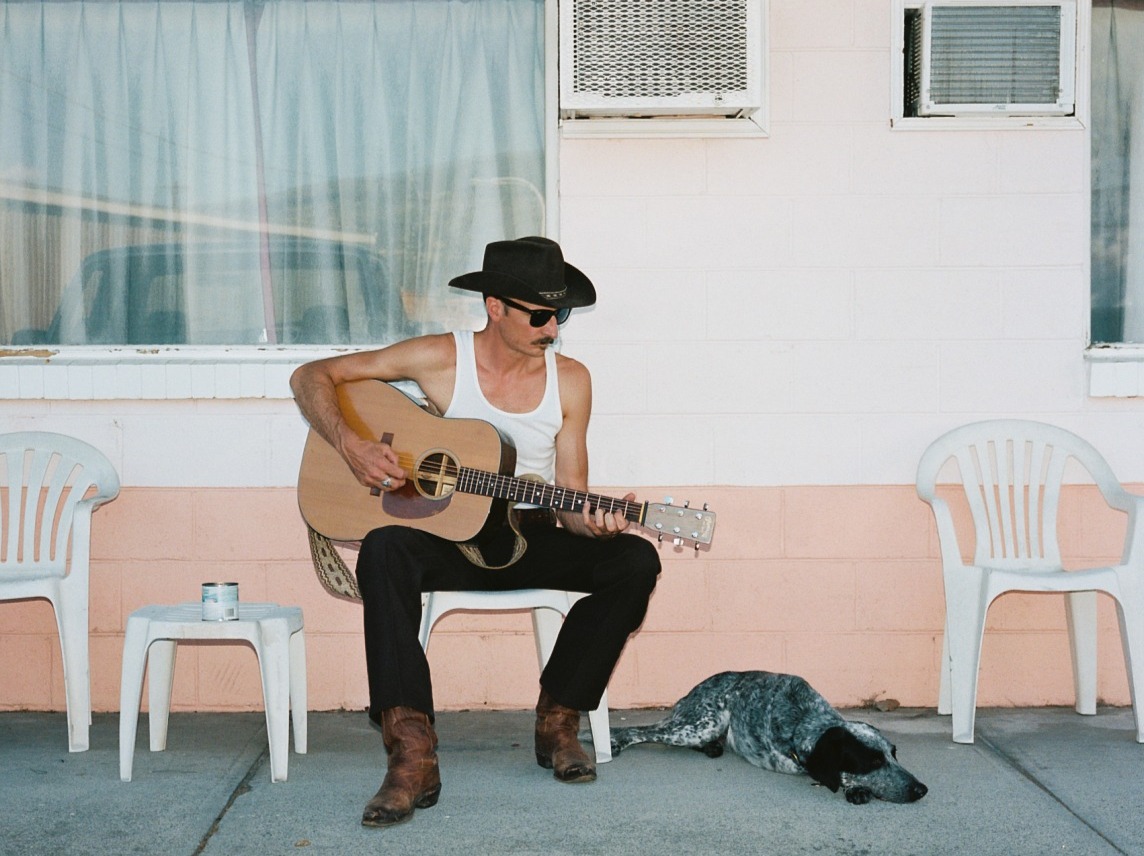 Exclusive AUK Mini-Gig: Bob Sumner – Americana UK
